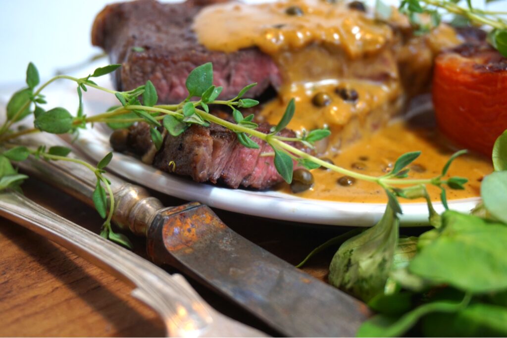 Entrecôte med underbar grönpepparsås - Victorias provkök Entrecôte med underbar grönpepparsås - Victorias provkök